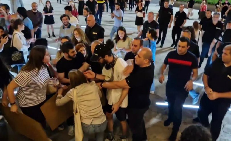 პარლამენტის წინ მიმდინარე აქციაზე სამი ადამიანი დააკავეს გურიის მოამბე